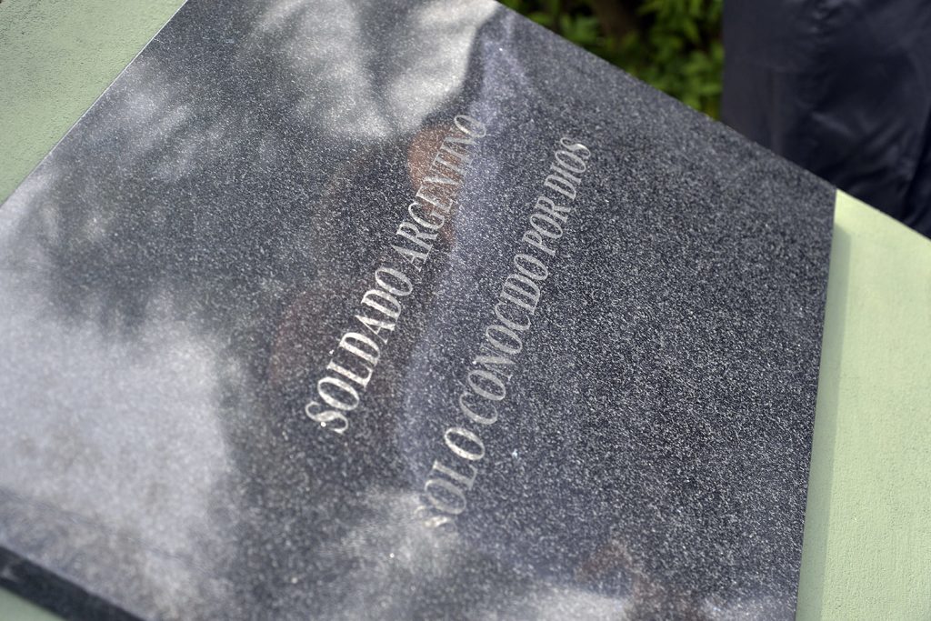 Julio Zamora inauguró un monumento en homenaje a Juan Domingo ...